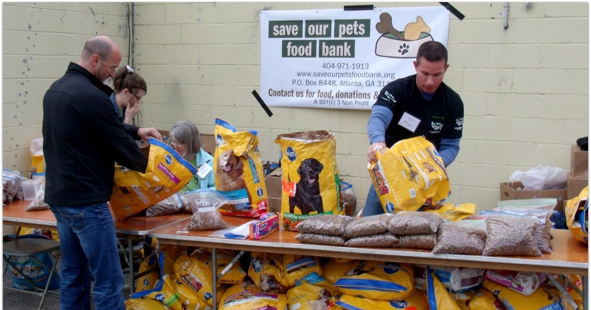 How to start a pet food pantry | Humane World for Animals